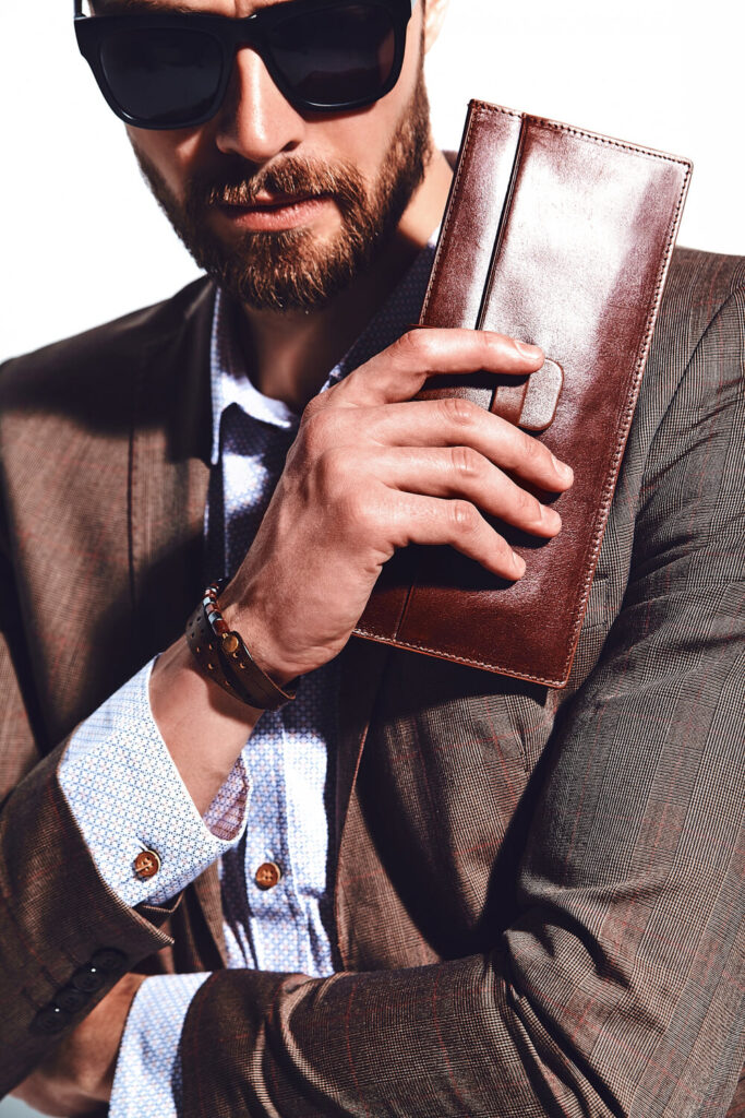Best Men's Wallets 2024: Striving For Functionality And Style - Hackshion